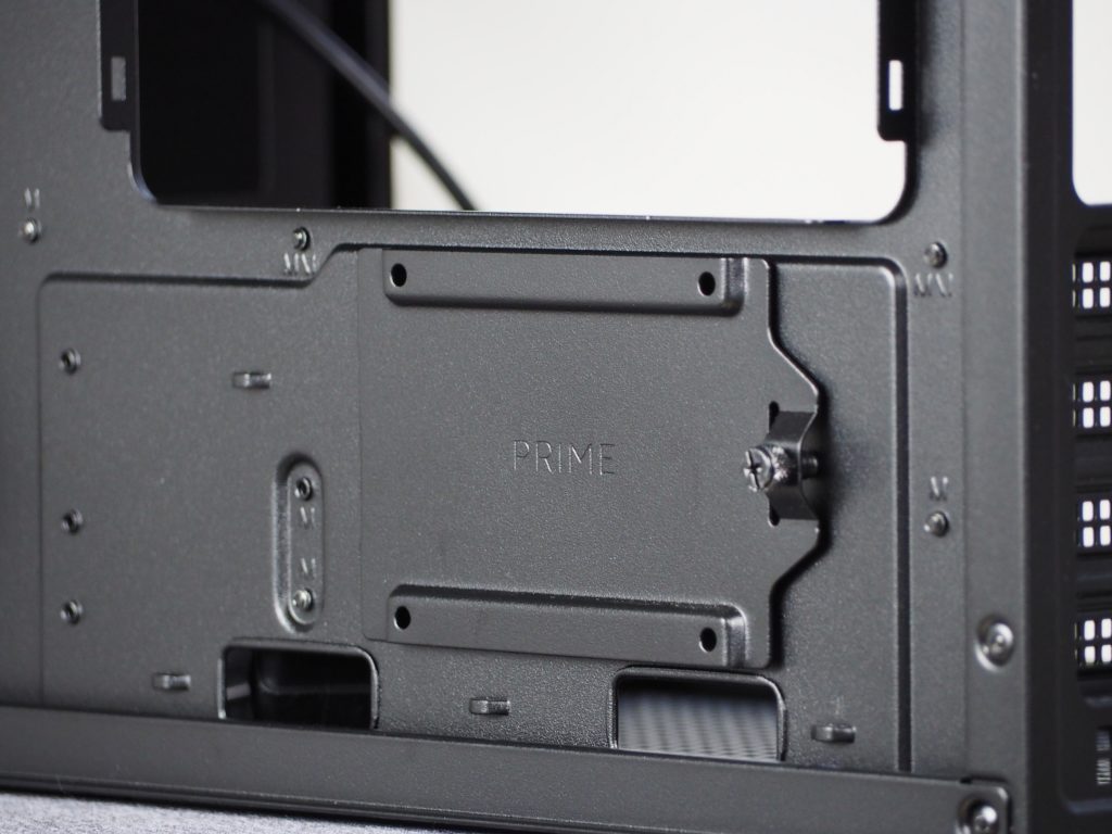 Asus Prime AP201: The emmental among computer cases - Interior of 8 ...