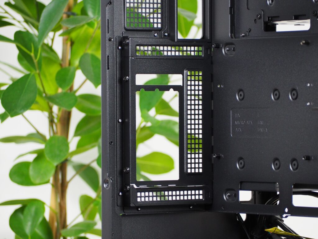 DeepCool CH780: Wide viewing angles at the core - Interior of 8 ...
