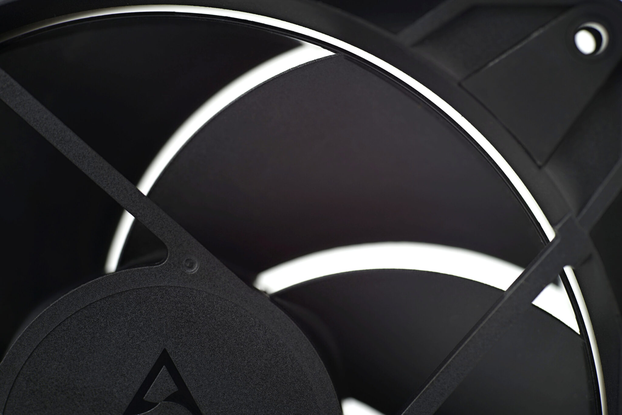 Arctic P14 Pro PST: The Best “Price-to-Performance” Ratio - HWCooling.net