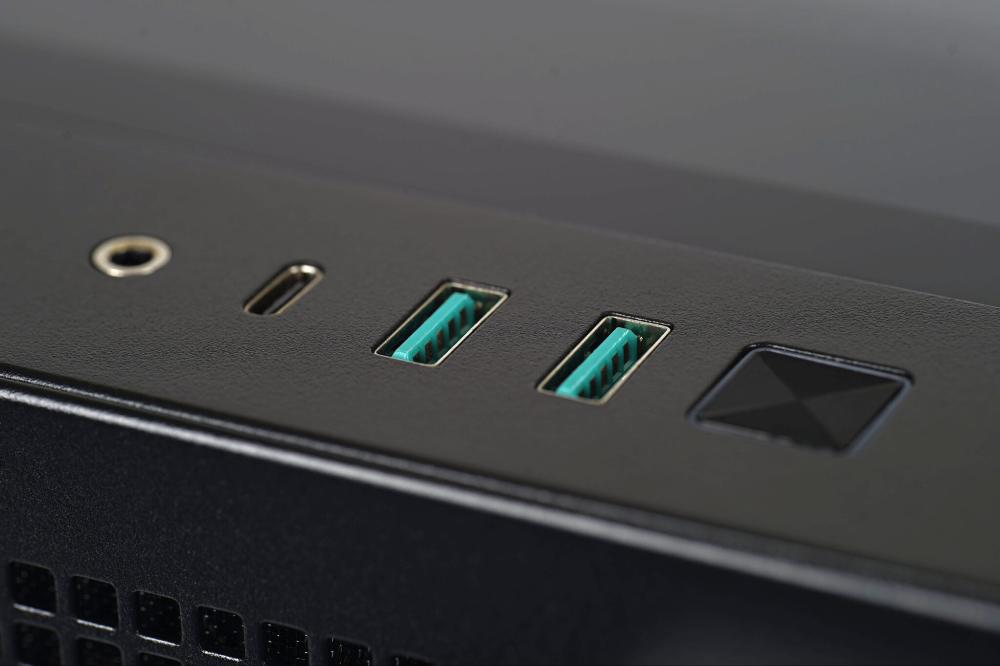 DeepCool CH160: Small, affordable, yet fully featured - HWCooling.net