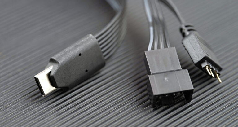 Fractal Design Adjust Pro: Modern hub with USB-C - HWCooling.net